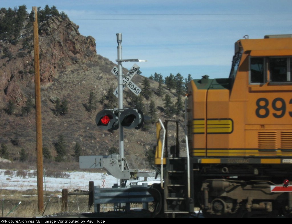BNSF 8935 At Blue Mountain Crossing